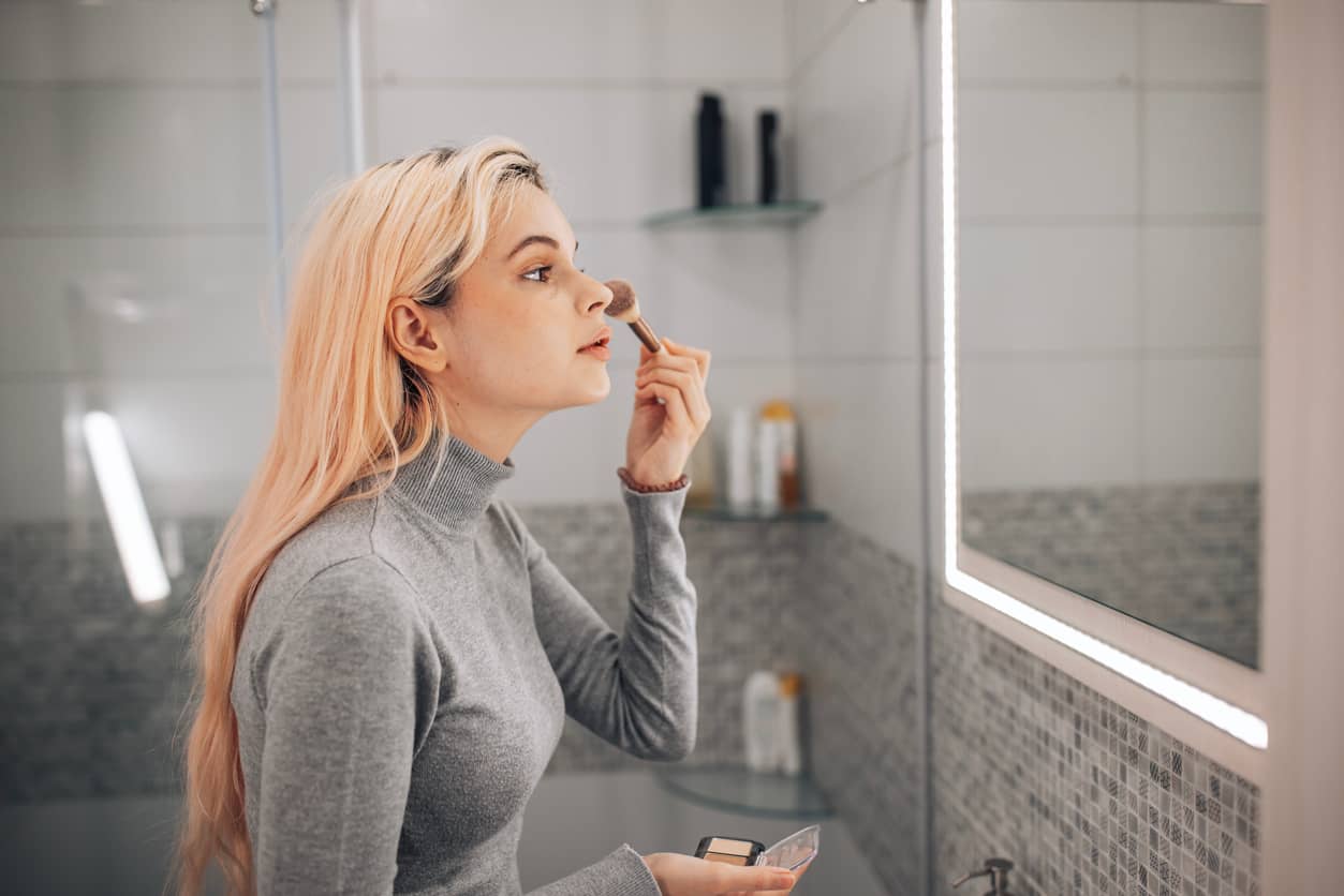 Makeup That WON’T Break You Out – Part 1 - Wholistics Health Makeup That WON’T Break You Out – Part 1 - Wholistics Health